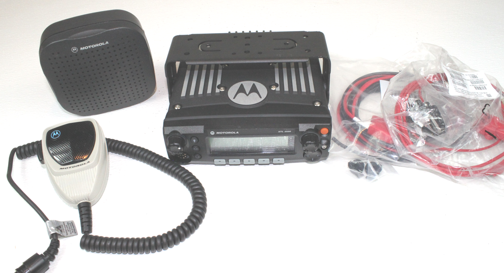Motorola XTL2500 | 900MHz Mobile Radio (30W) - Dash Mount – Used Radios
